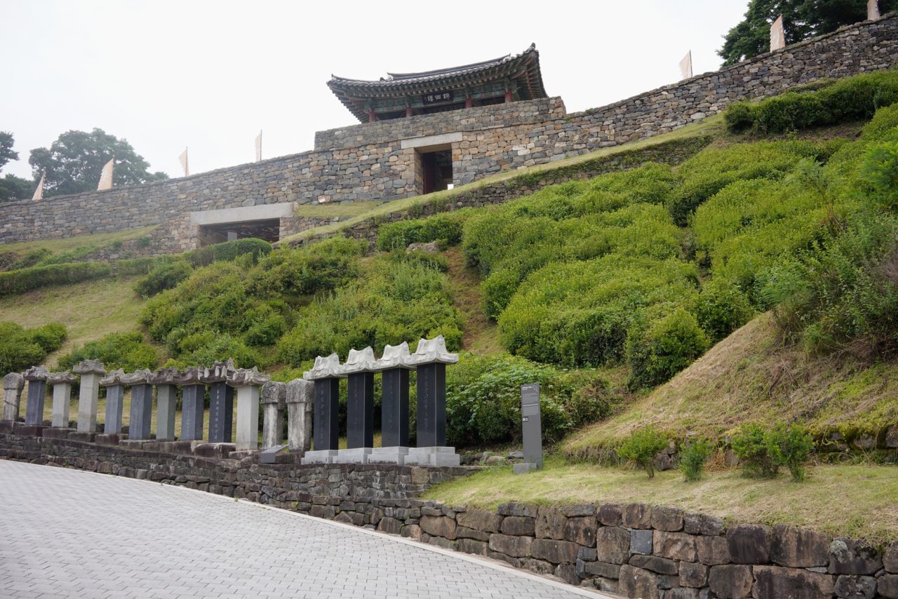 Gongju Gongsanseong Fortress, Tomb of King Muryeong, and Hanok Village ...