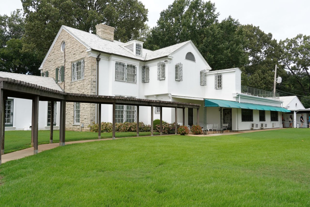 Graceland – Elvis Mansion, Memphis, Tennessee, USA - See Any Places