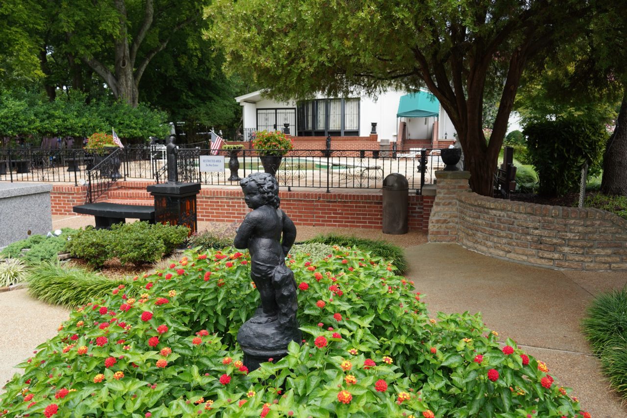 Graceland – Elvis Mansion, Memphis, Tennessee, USA - See Any Places